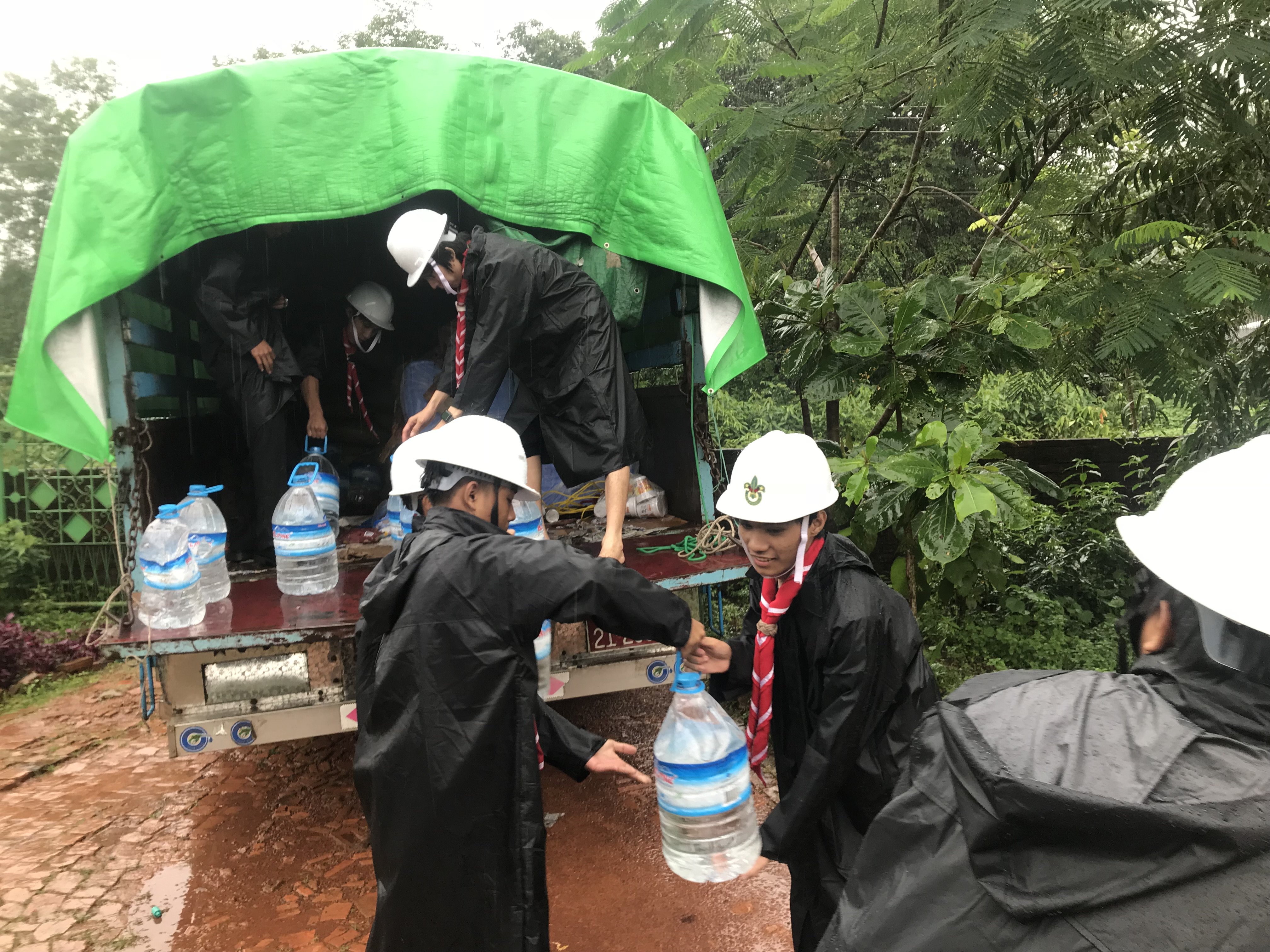 Myanmar Rover Scouts organise flood relief | World Scout Foundation